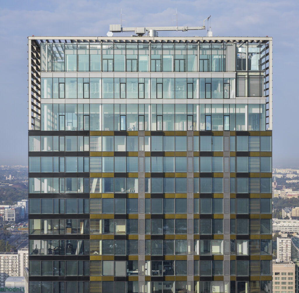 Jahn ⁄ Cosmopolitan Twarda 2/4