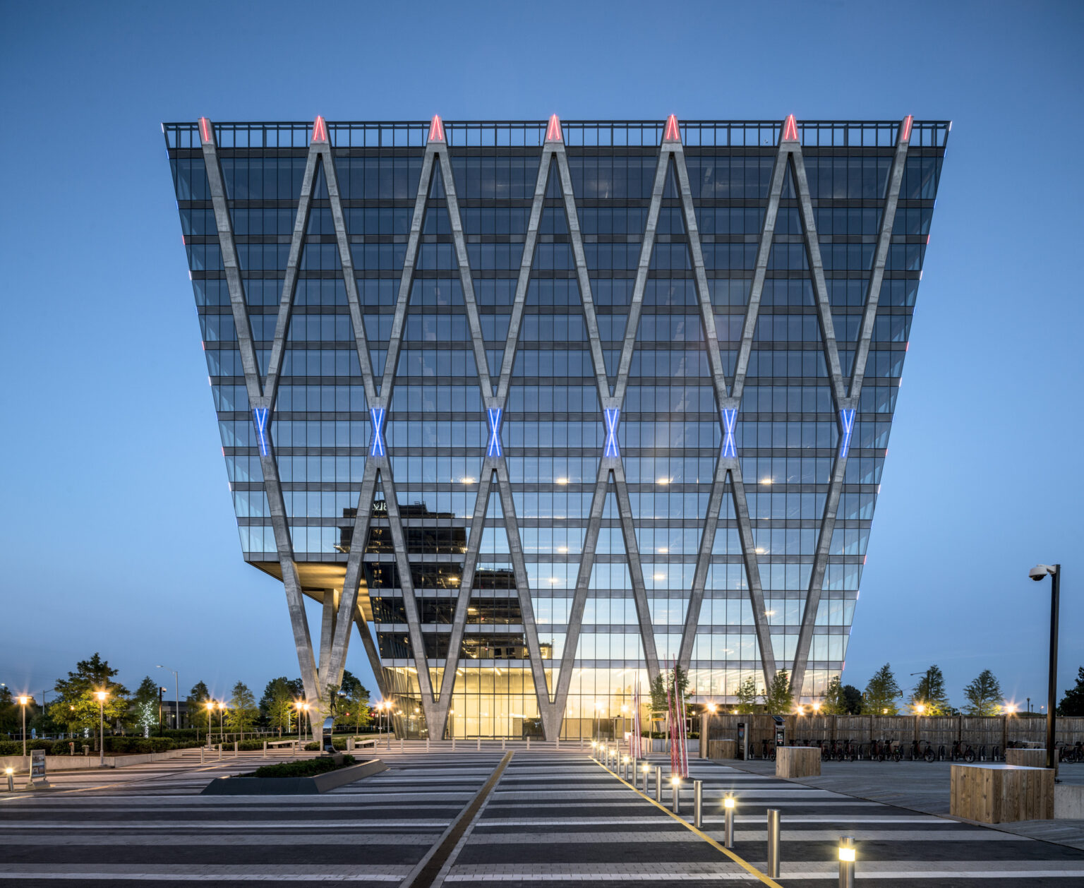 Jahn ⁄ Unbounded by convention