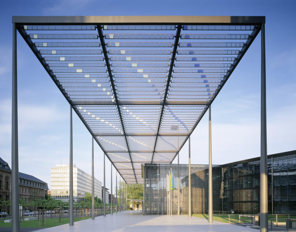 Jahn ⁄ Bayer Headquarters