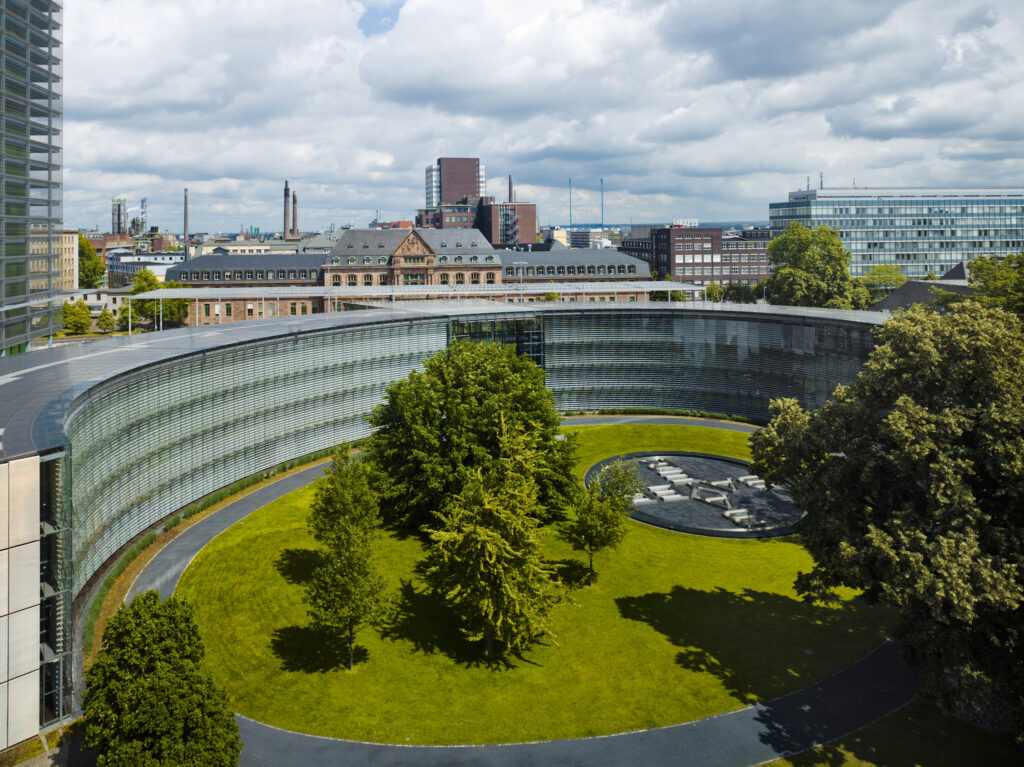 Jahn ⁄ Bayer Headquarters