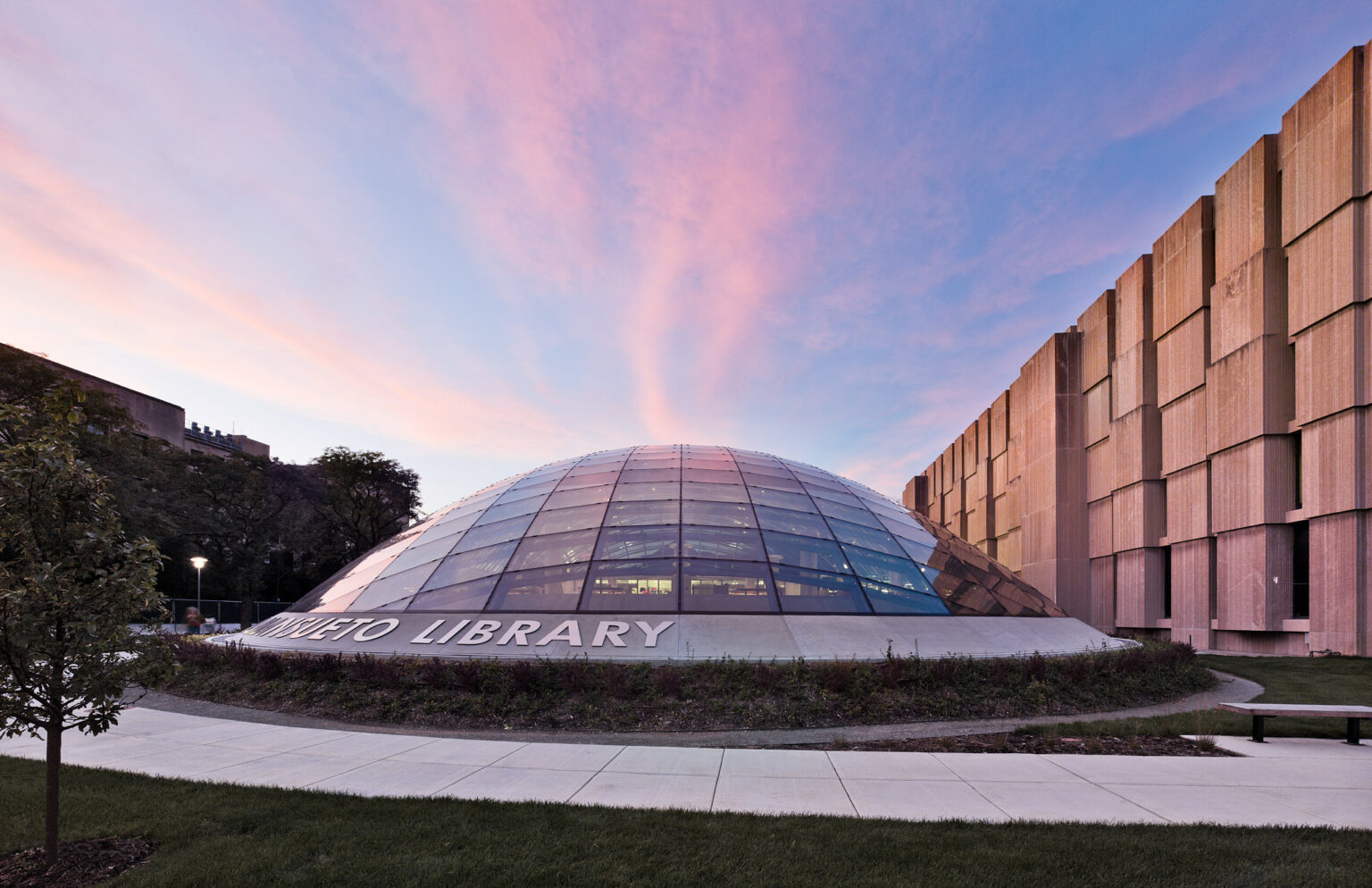 Jahn ⁄ Joe & Rika Mansueto Library