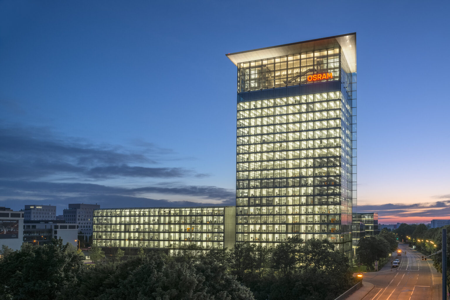 Jahn ⁄ Skyline Tower