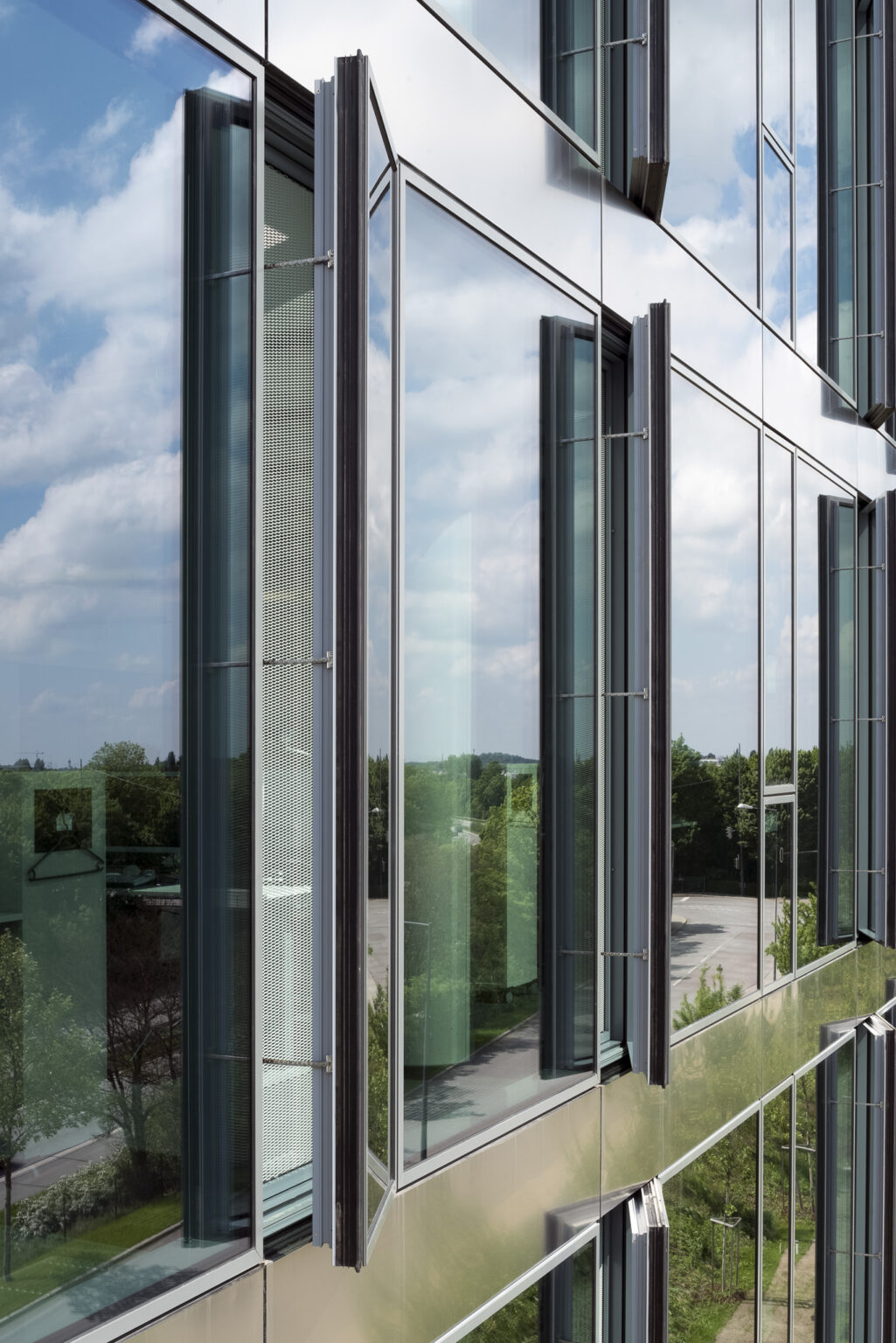 Jahn ⁄ Skyline Tower