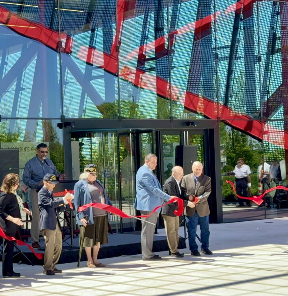 Jahn ⁄ Unbounded by convention